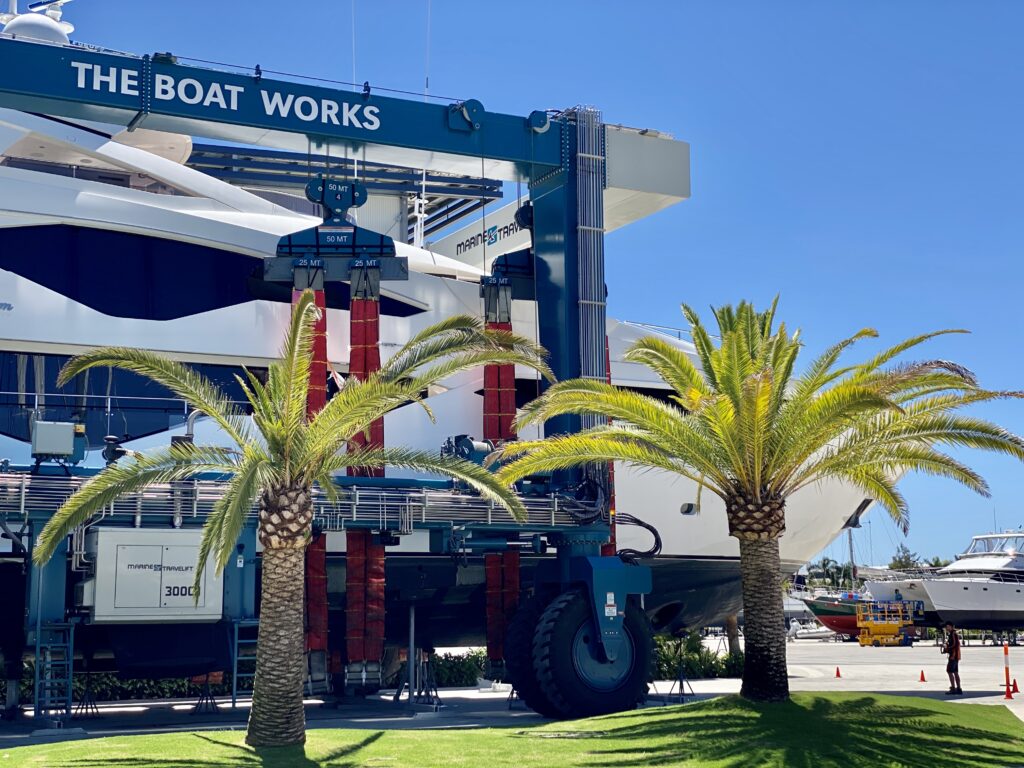 Heaviest vessel to be hauled from the Gold Coast Water - Marine ...