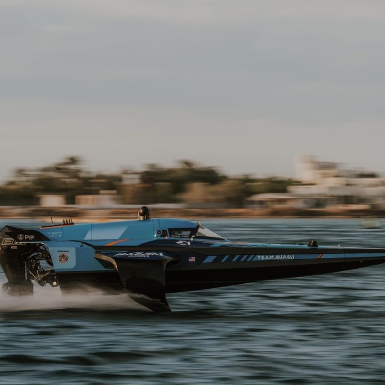 E1 Team Miami, powered by Magnus, partners with Azimut Yachts for the ...