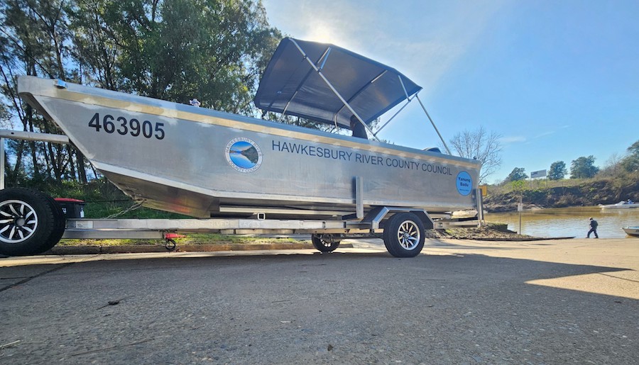Incoming summer heatwave to fuel weeds in Western Sydney waterways as ...