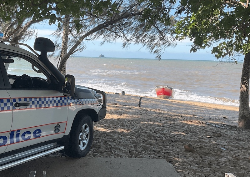Water police winch beached vessel after abandoned voyage - Marine ...