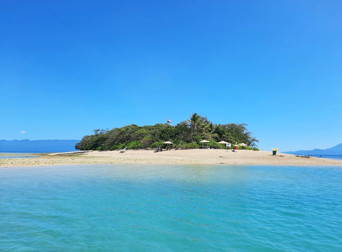 Tasmanian couple living the dream as new caretakers of Low Island ...