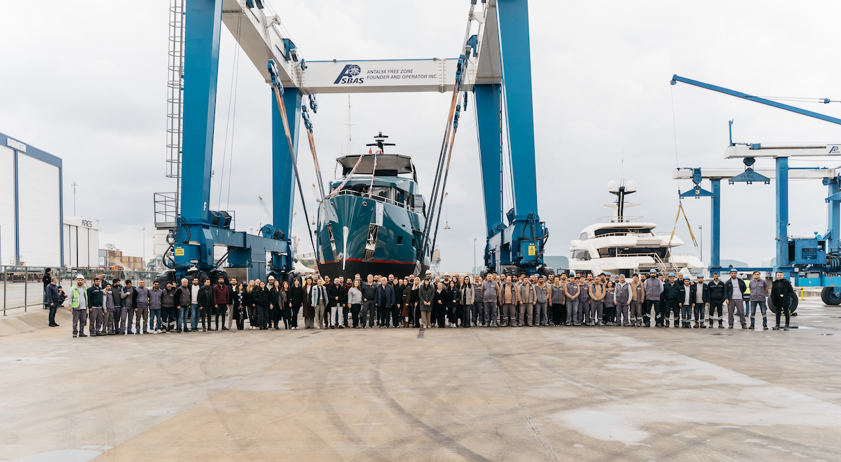 Bering 78 Launched: Owner’s Dream Meets the Water in Emotional Ceremony ...